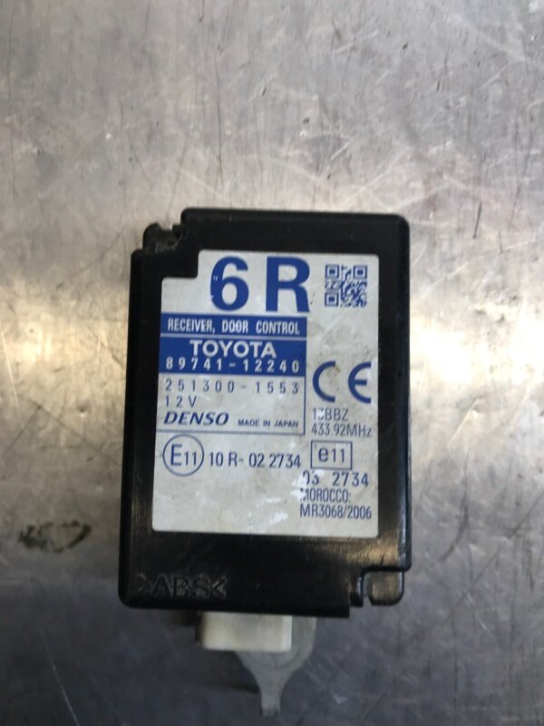 Блок управления центральным замком Toyota Corolla