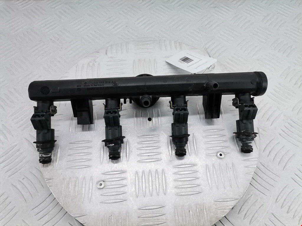 Форсунка бензиновая электрическая Volkswagen Polo Classic 030906031J арт. 1599231