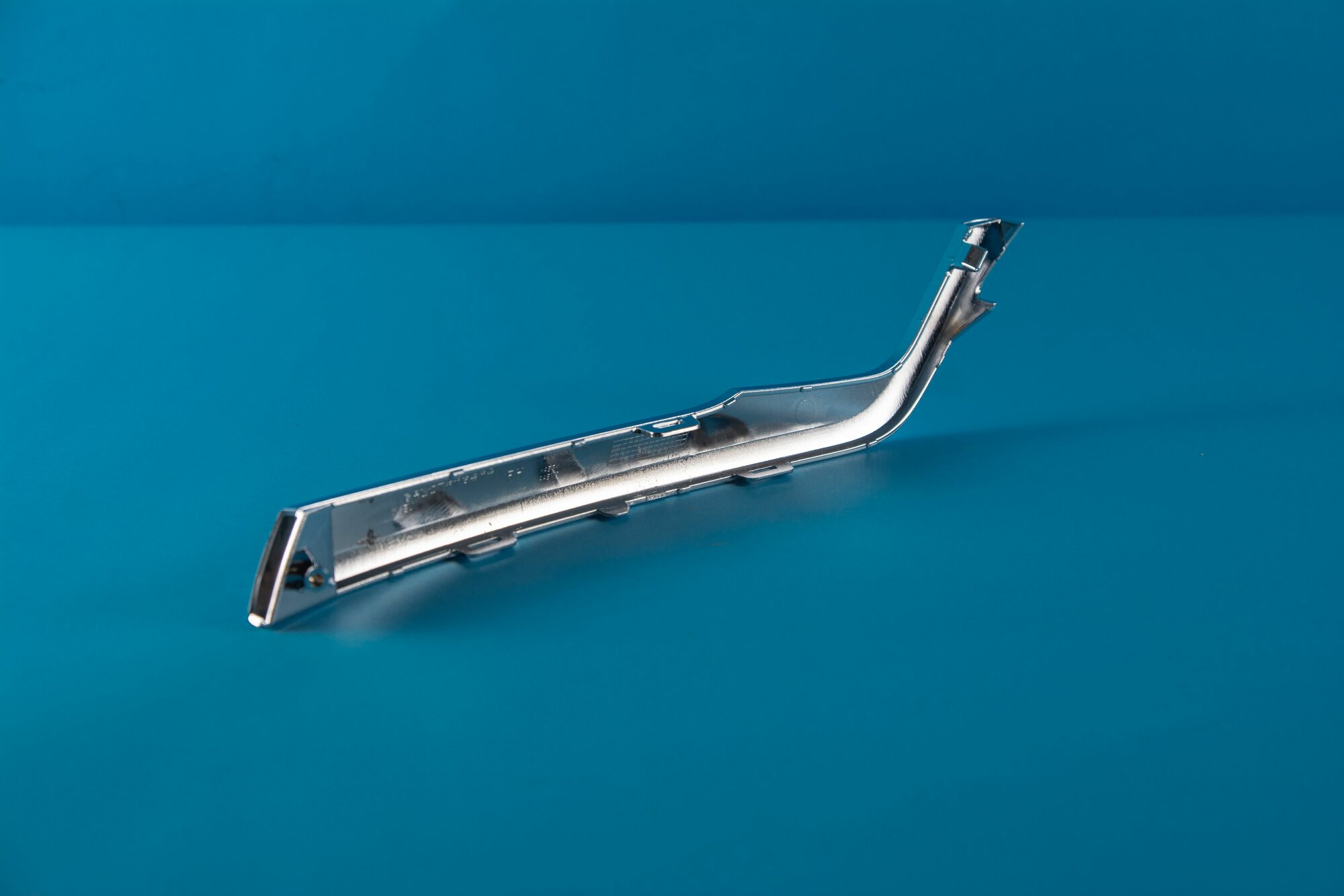 Молдинг заднего бампера хромовый правый для автомобиля Haval Jolion 2021-2024 Хаваль Джолион 2804107XST01A Jorden JH02JOL21023R