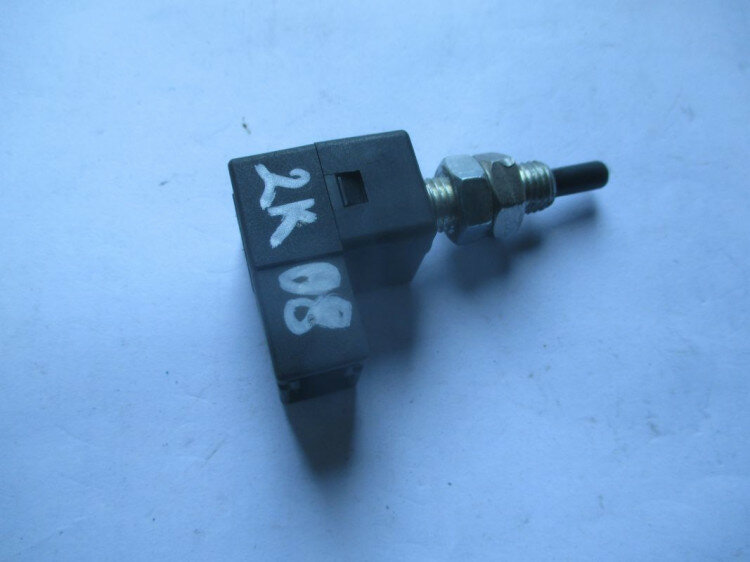 Датчик педали сцепления 938403K000 Киа Рио3 Хендай Солярис с 2011г - 2K08