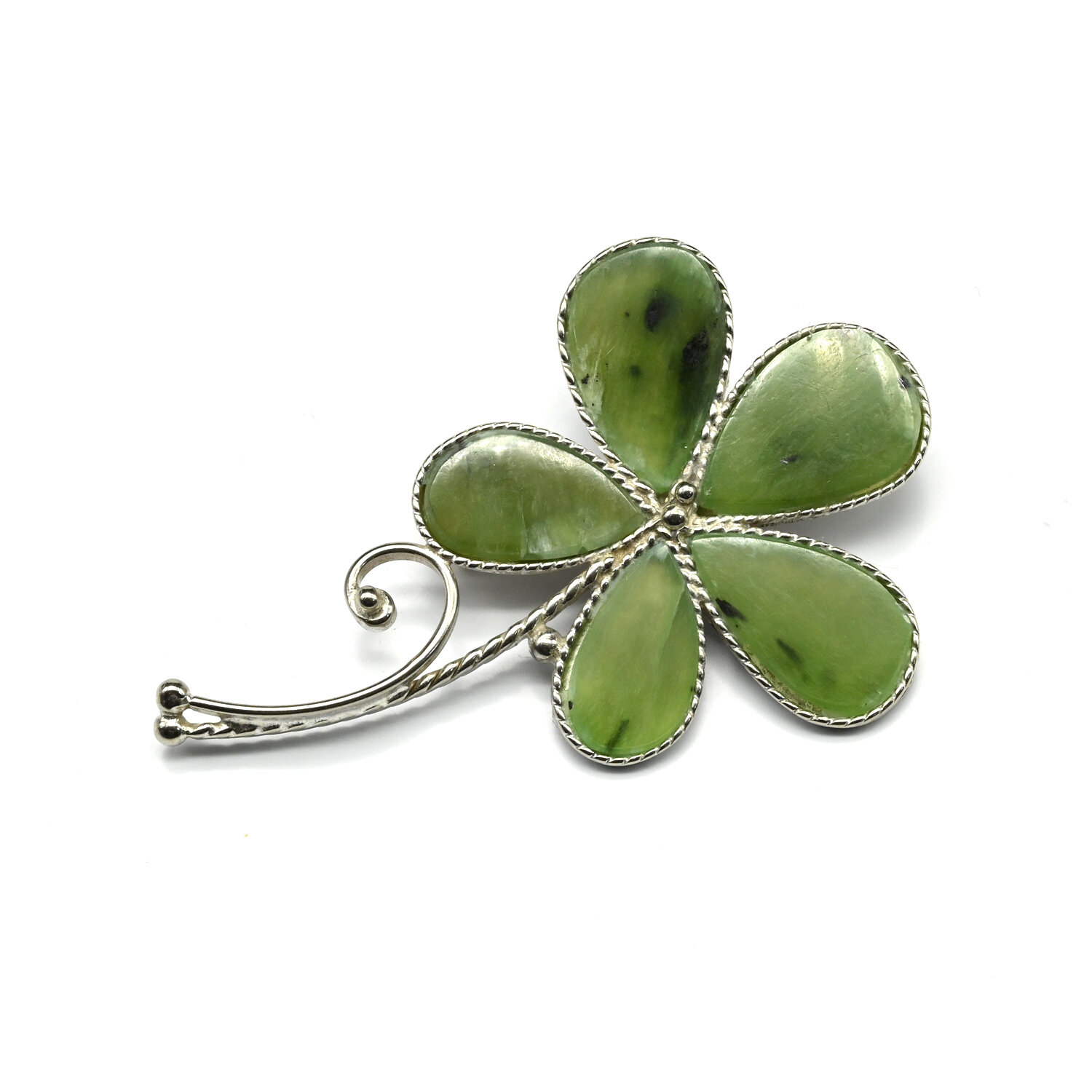 Брошь, нефрит