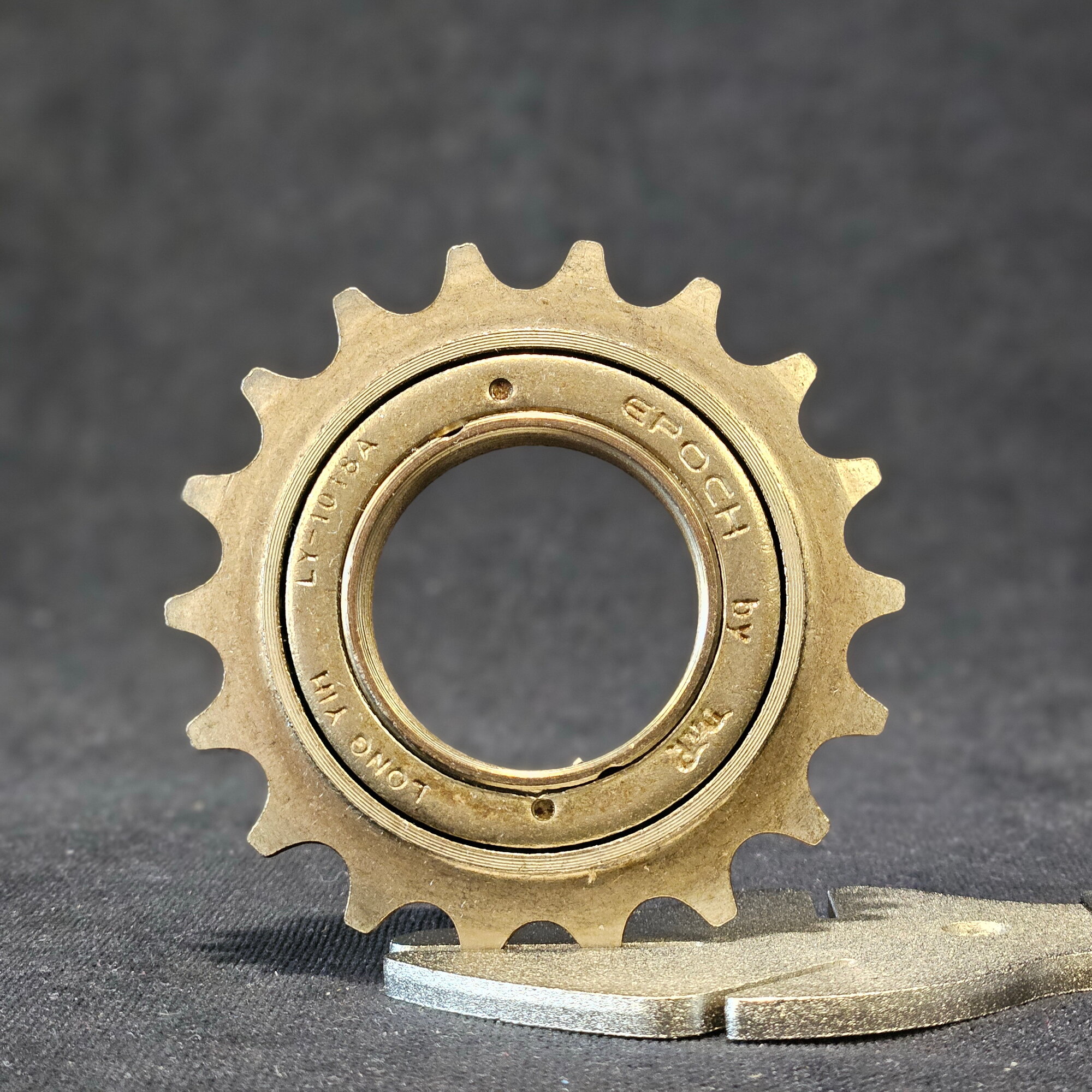 Фривил DNP LY-1018A, 1/2x1/8", 1 ск, 18Т, 26 кликов, коричневый