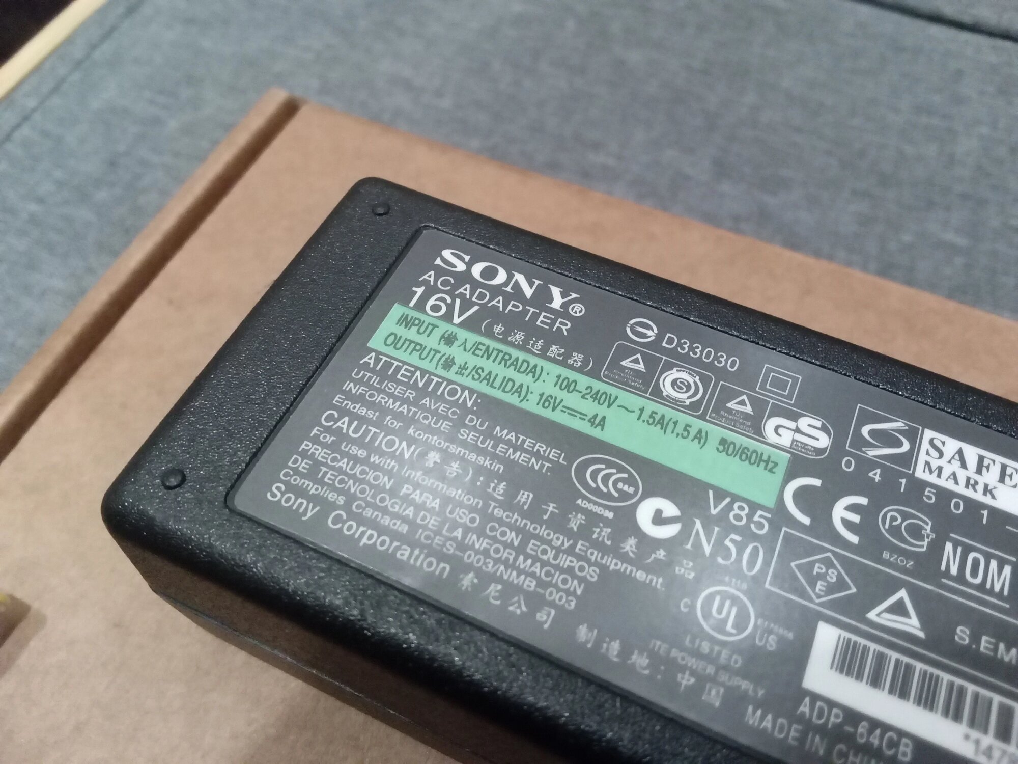 Блок питания Sony VGP-AC16V8 16V 4A для Sony VAIO VGN-S270P26 и др.