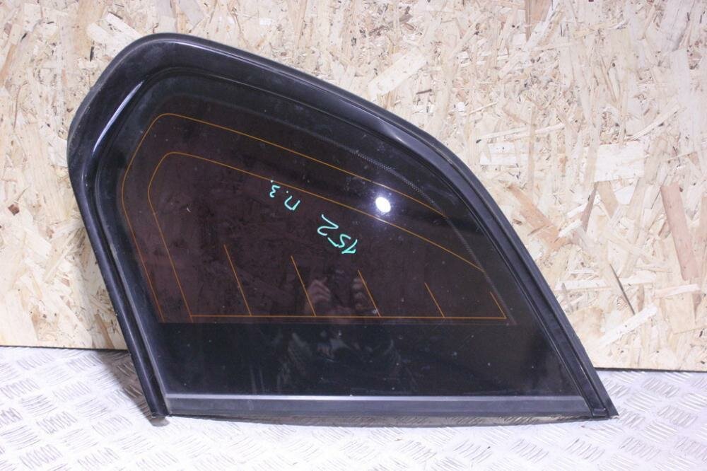 Стекло кузовное глухое заднее правое BMW X5 2007-2013 51368402620