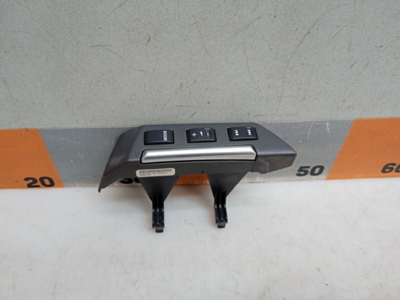 Б/У Ленд Ровер Фрилендер 2 Переключатель магнитолы Land Rover Freelander 2007-2014 2 334156 LAND ROVER арт. XPD500670