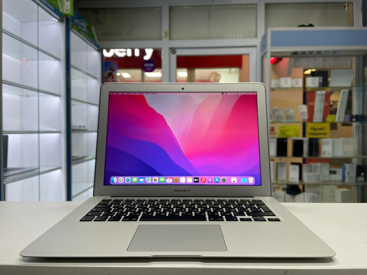 13.3" Ноутбук Apple MacBook Air 13 2015, 1440x900, Intel Core i5 1.60GHz, RAM 8 GB, SSD 128 GB, intel HD Graphics 6000, MAC OS, Серебристый