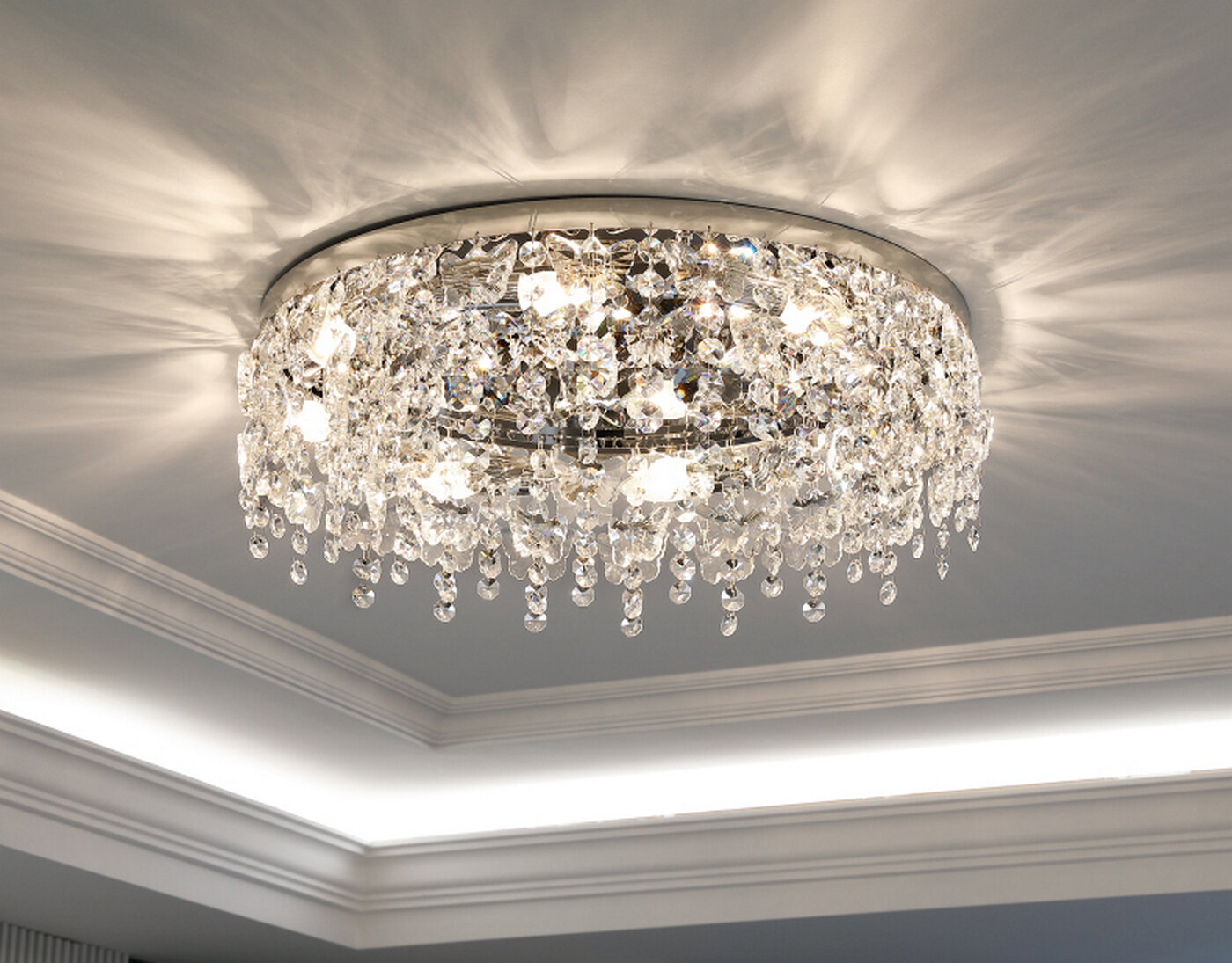 Хрустальная люстра круглая с зеркальным основанием (60 см, 9 лампочек)