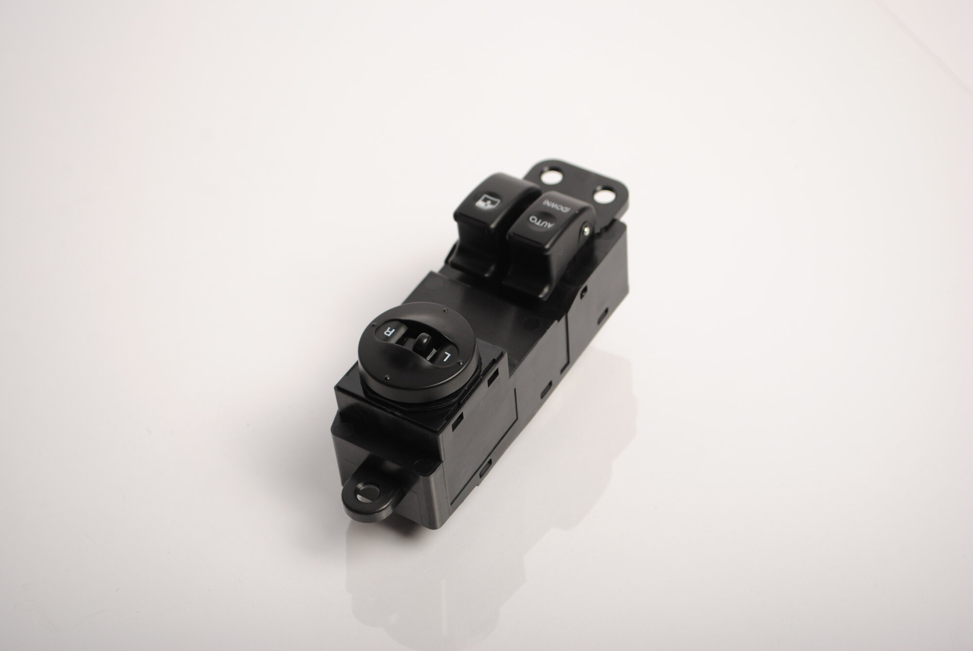 Блок управления стеклоподъемниками 93570-4A000 Powertec Hyundai, Kia