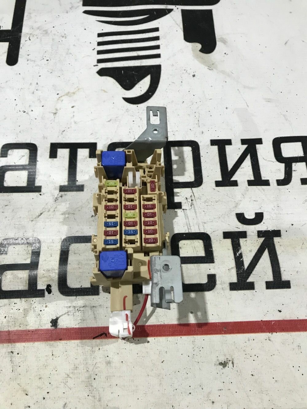 Блок предохранителей Nissan Juke I (2010—2014) 243111HA0A