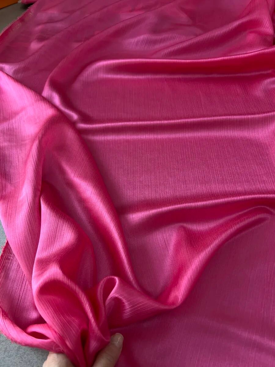 Ткань Крэш-сатин, ярко-розовый, Италия, 0,5 метра