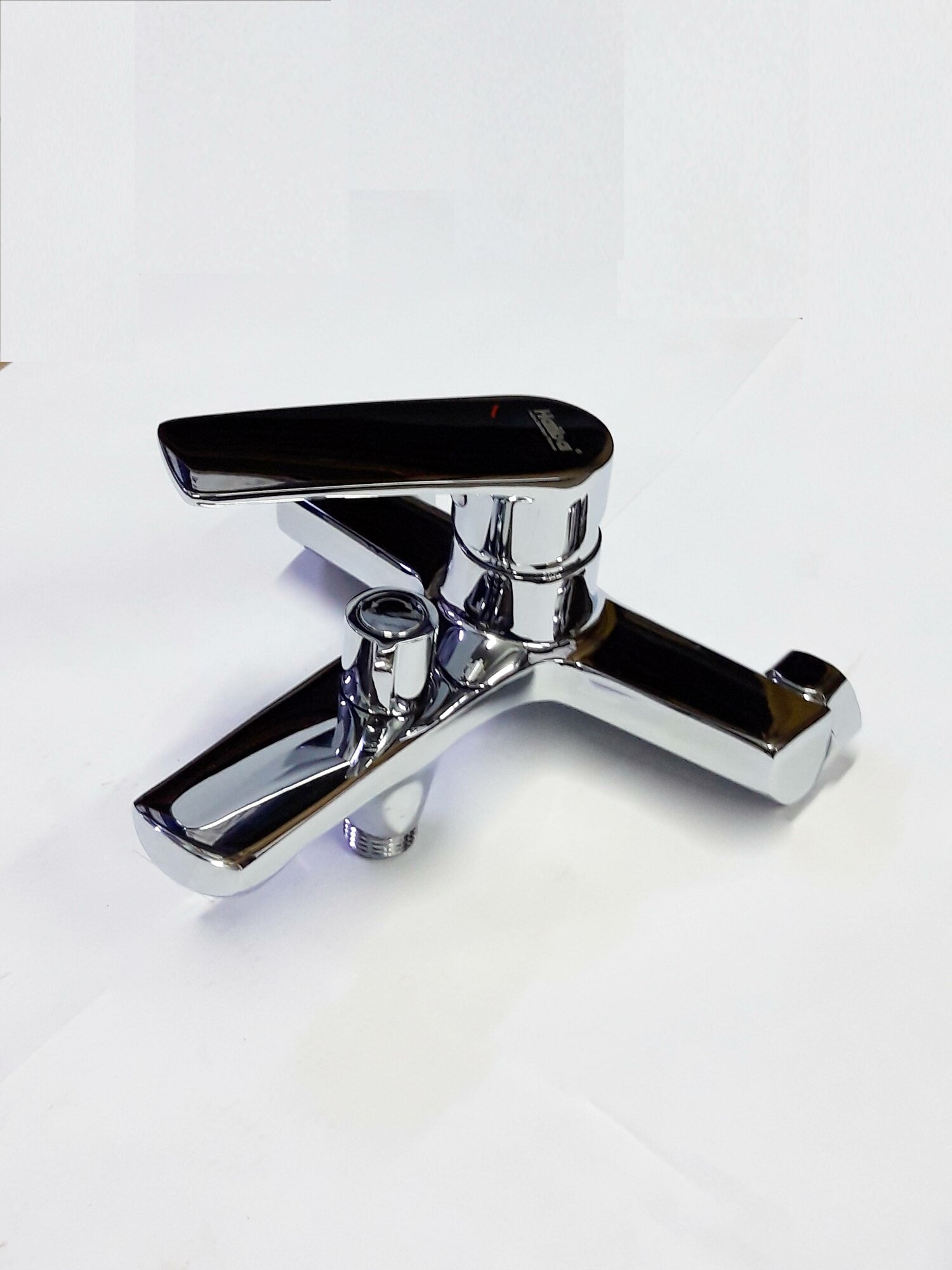 Смеситель Haiba HB60587 для ванны короткий излив, однорычажный, хром