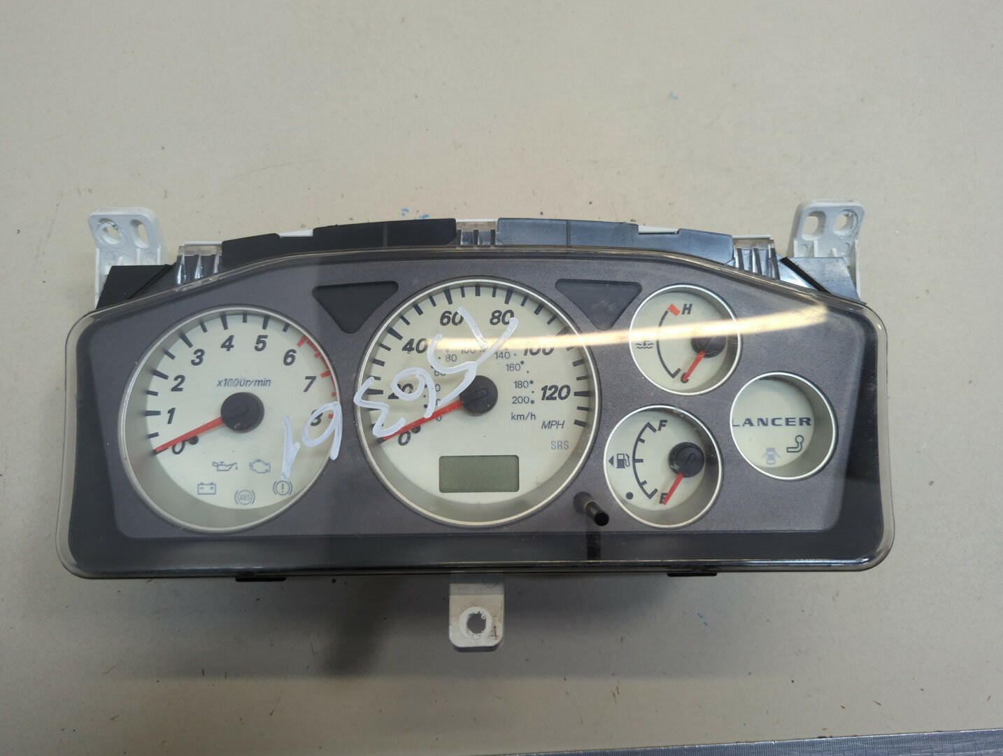 Приборная панель Mitsubishi Lancer 9 Б/У