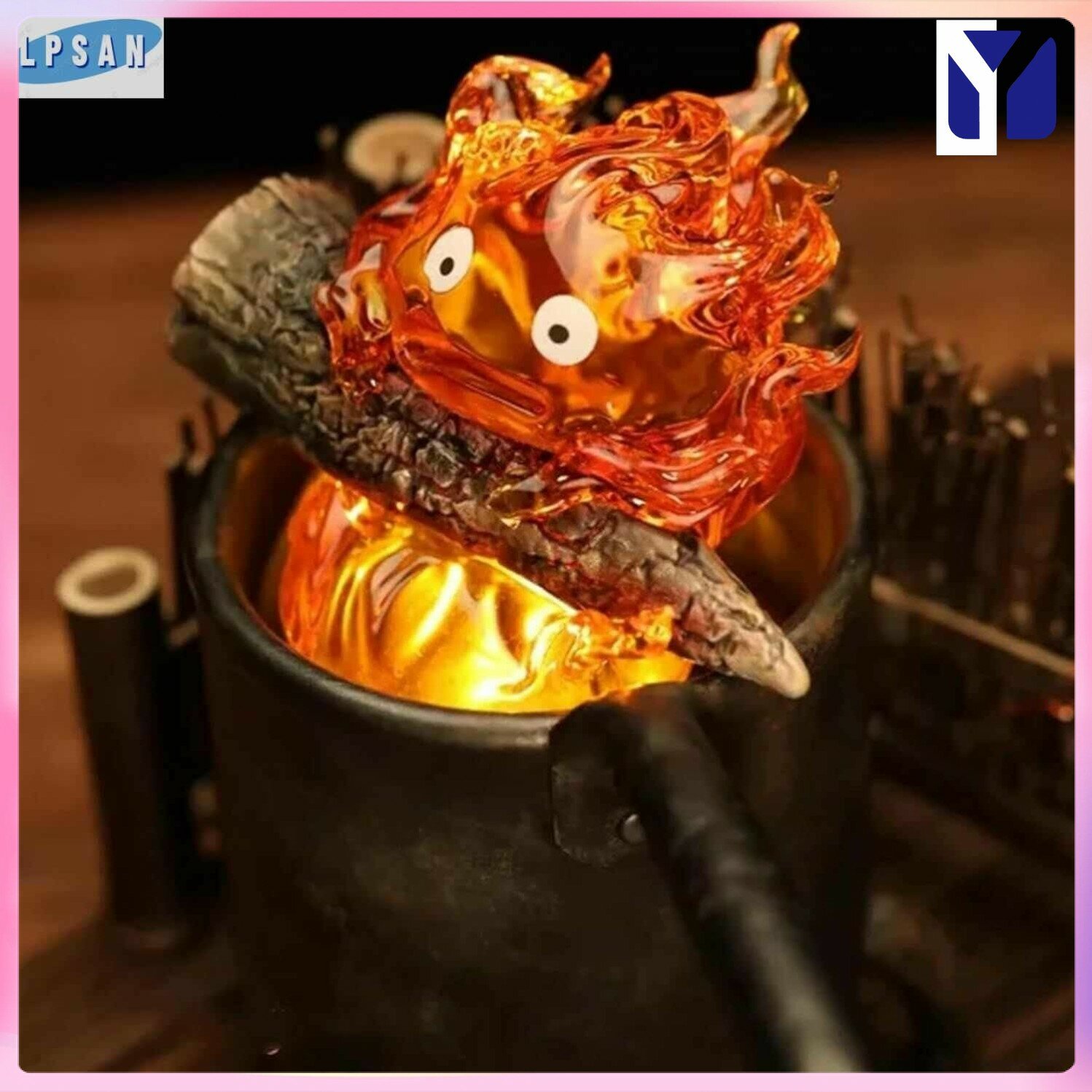 Настольный светильник Calcifer с эксклюзивным эффектом мерцающего пламени создан для уютного освещения комнаты, применения в кемпинге, терапевтических сеансах и декоративного оформления.