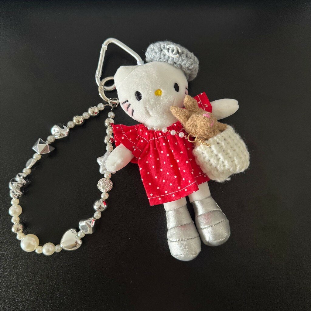 Брелок кошка плюшевый с сменной одеждой для рюкзака и кошелька стиль 7