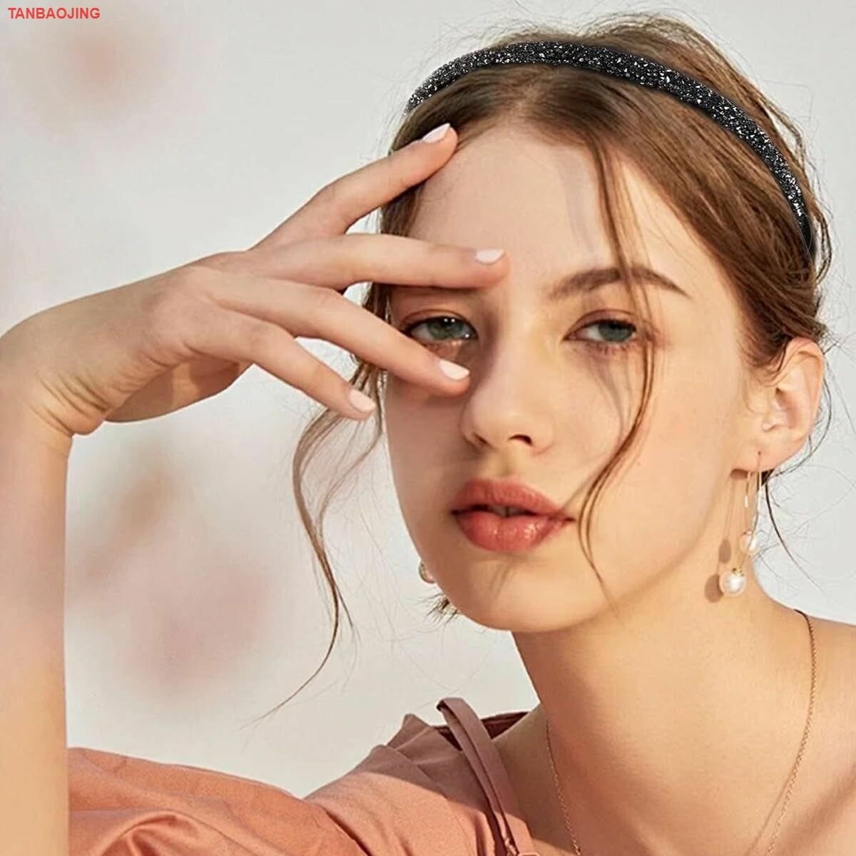 Противоскользящая повязка на голову со стразами 2 шт