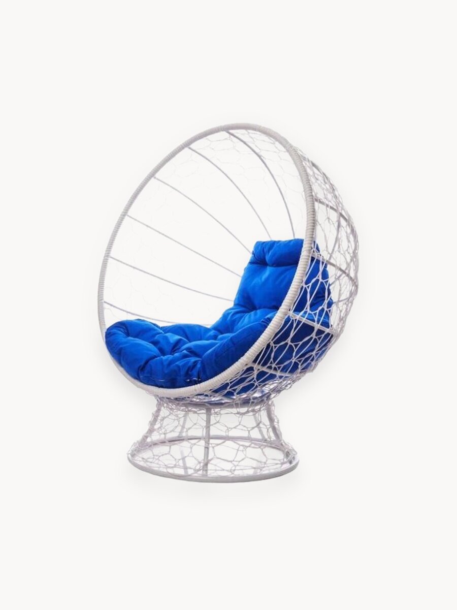 Кресло M-group кокос на подставке с ротангом белое, синяя подушка