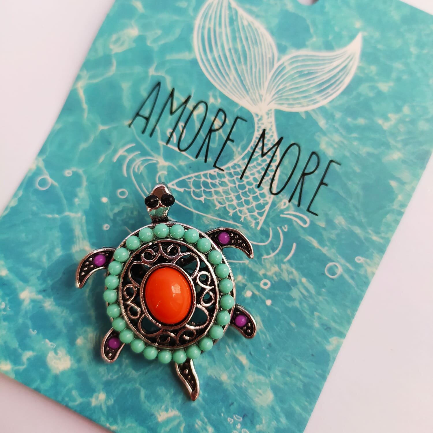 Брошь, пластик