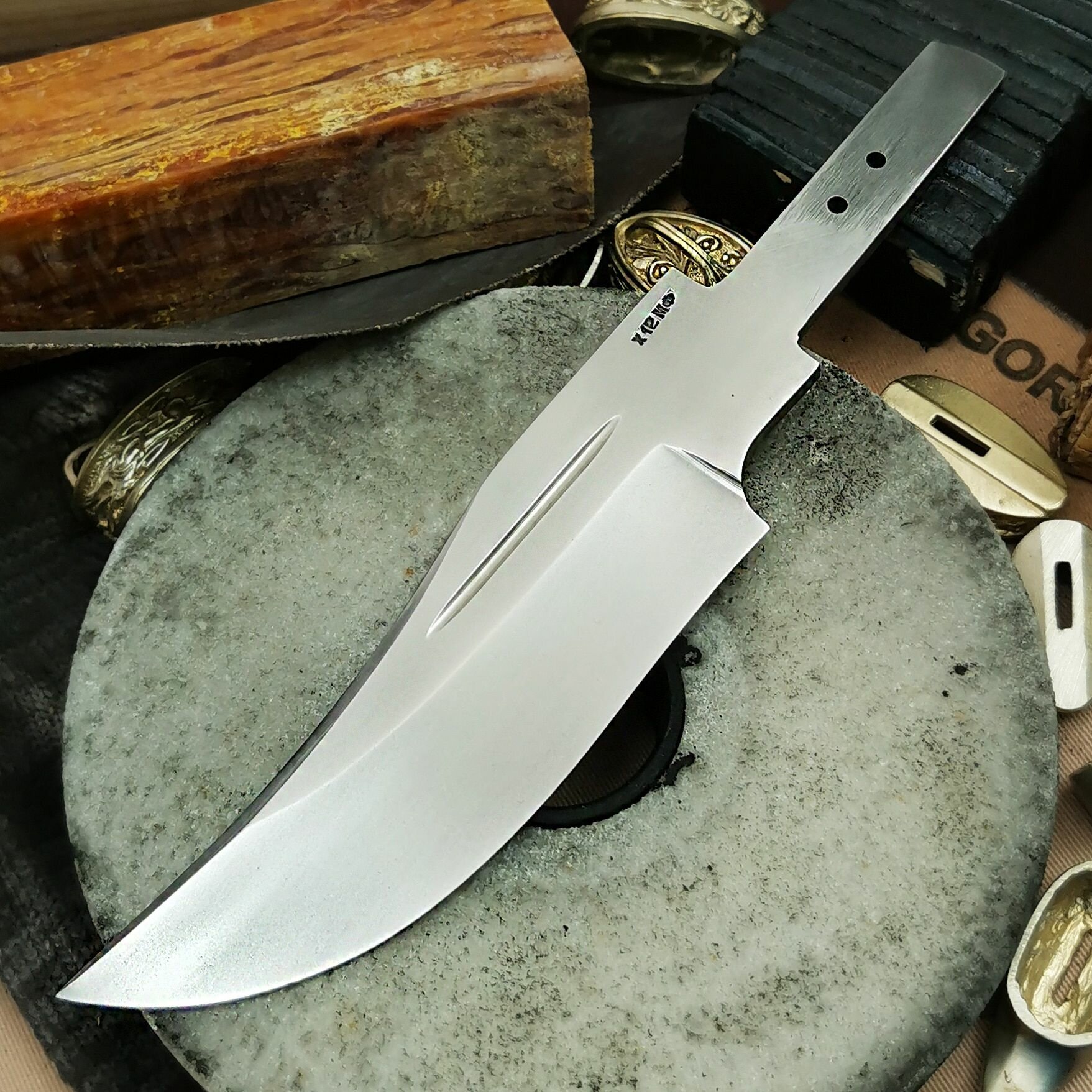 Клинок Мангуст из кованой стали Х12МФ с долами