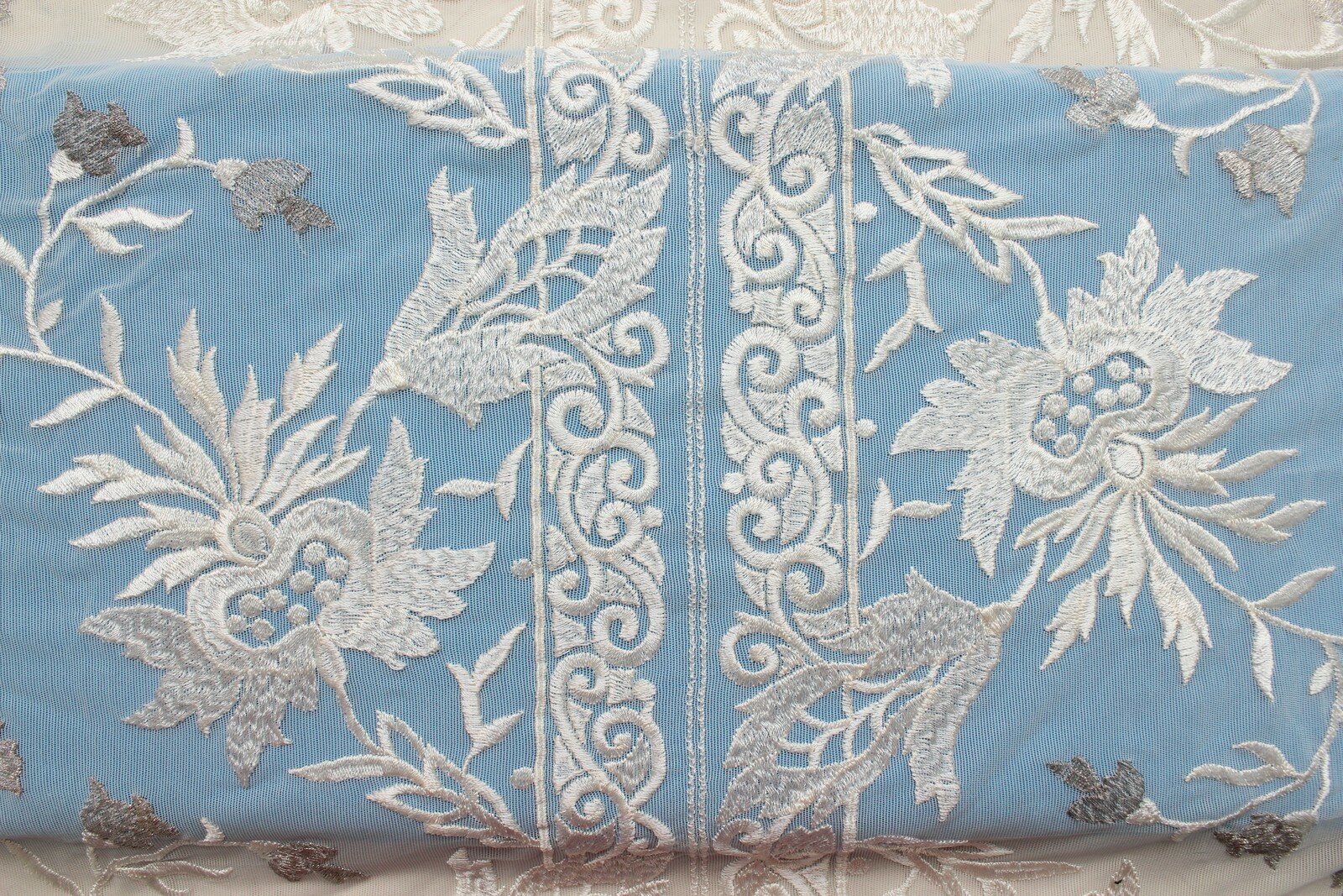 Ткань Вышивка на сетке-стрейч Zibetti, ш130см, 0,5 м