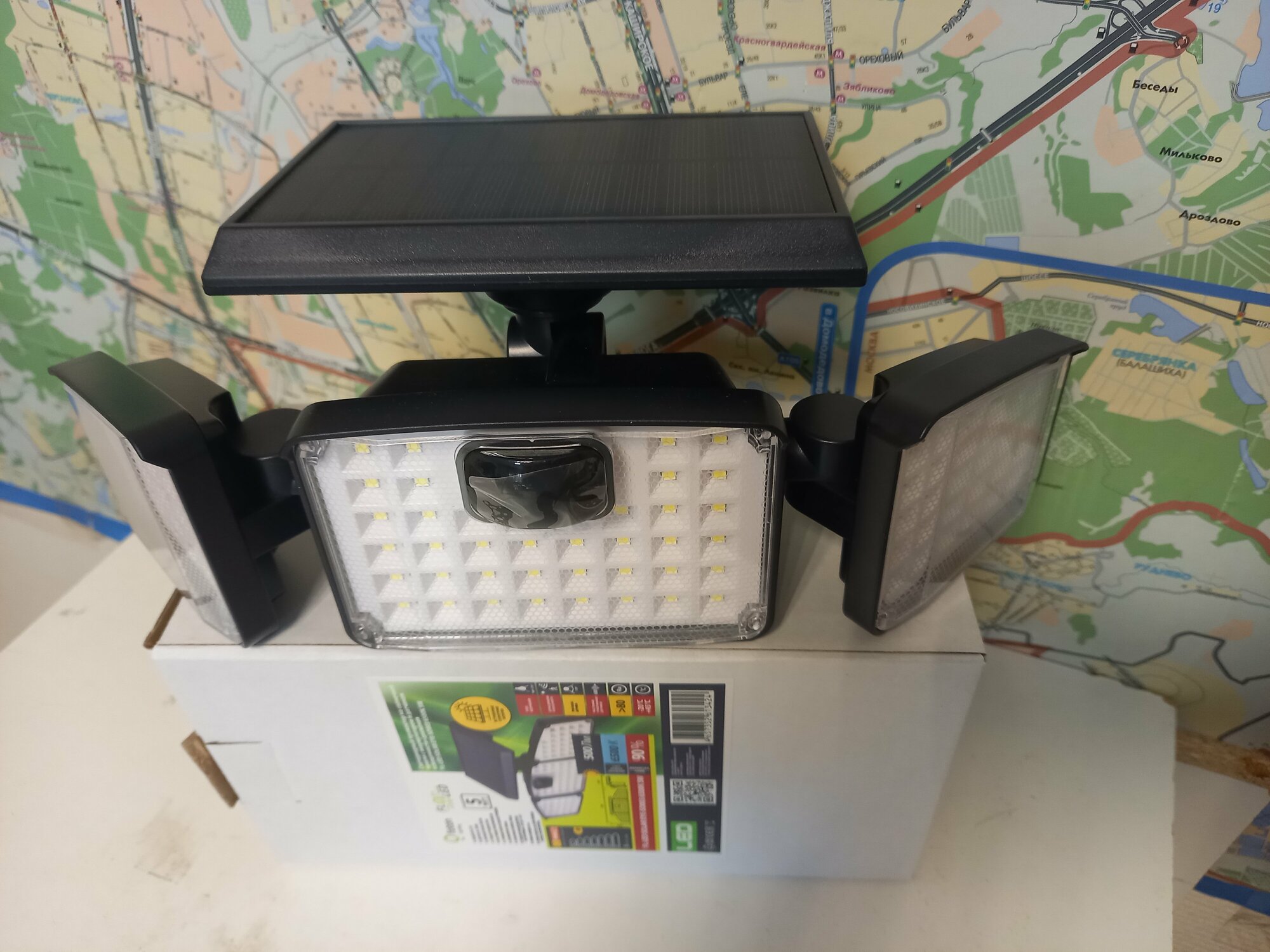 Светодиодный прожектор на солнечной батарее 5Вт с датчиком движения и дневного света 3 реж, 3 плоскости 6500K IP65