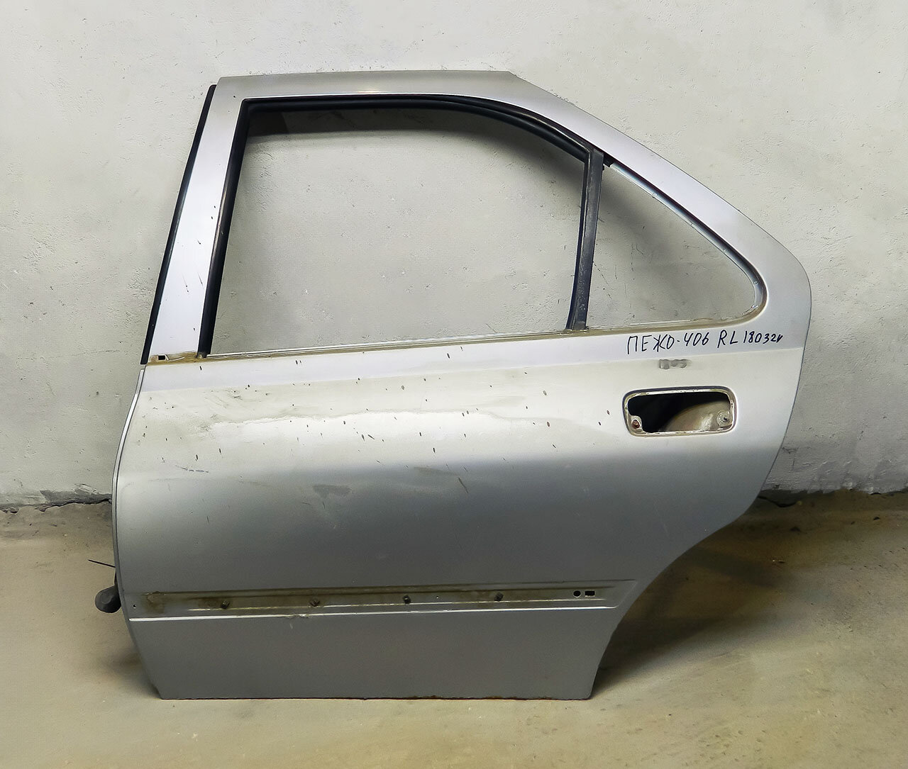 Дверь задняя левая Peugeot 406 рестайл. Седан