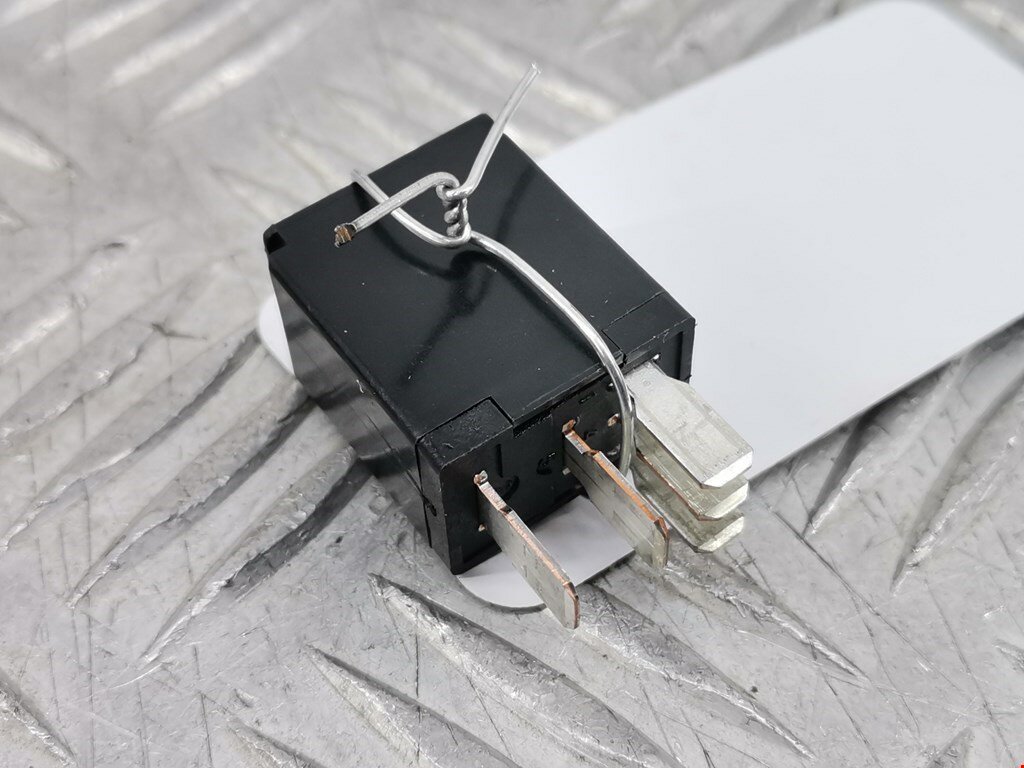 Реле Jeep Commander 04608650AB арт. 2092418