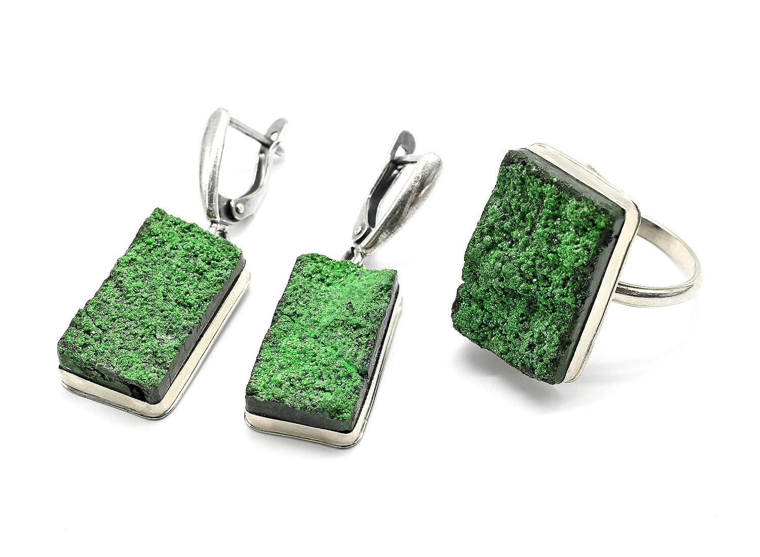 Комплект бижутерии: серьги, кольцо, гранат