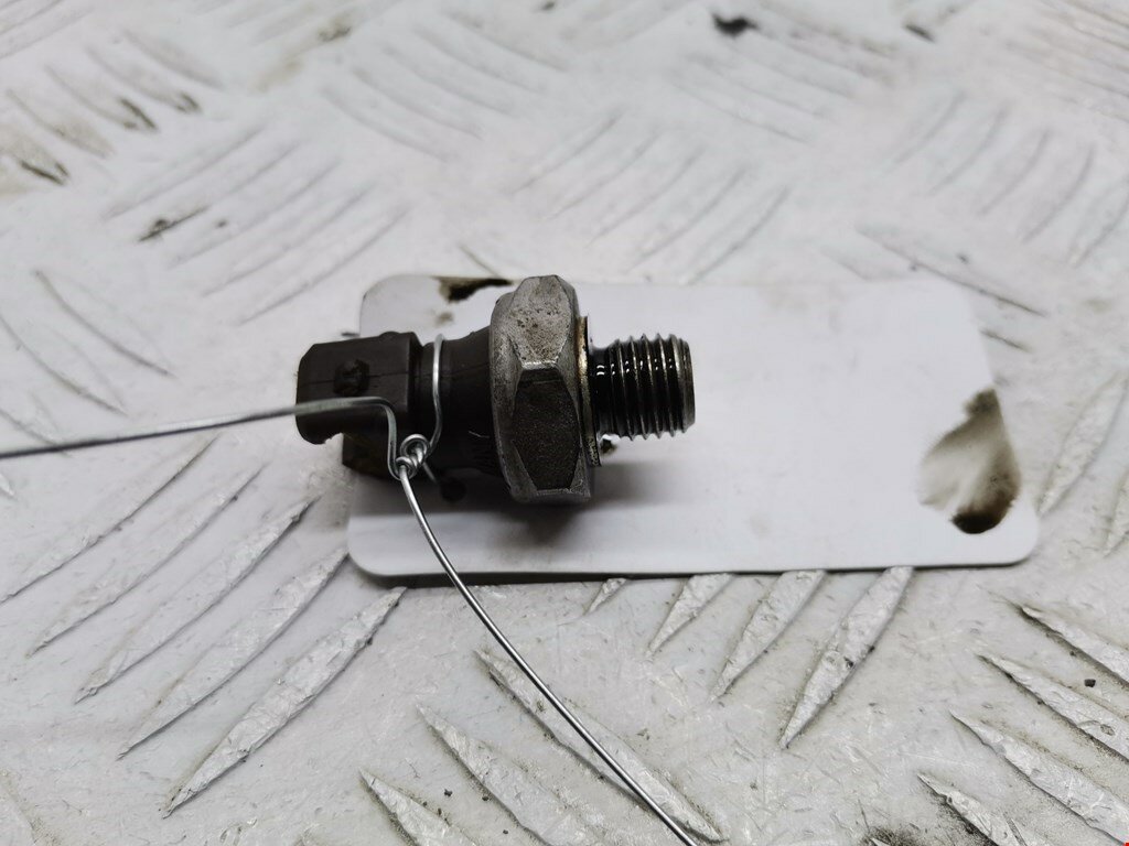 Датчик давления масла BMW 3-Series (E90/E91/E92/E93) 12618611273 арт. 2100170