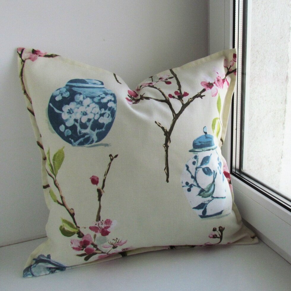 Декоративная подушка с принтом "Сакура", 45 х45 см, цвет-бирюзовый, с потайной молнией.