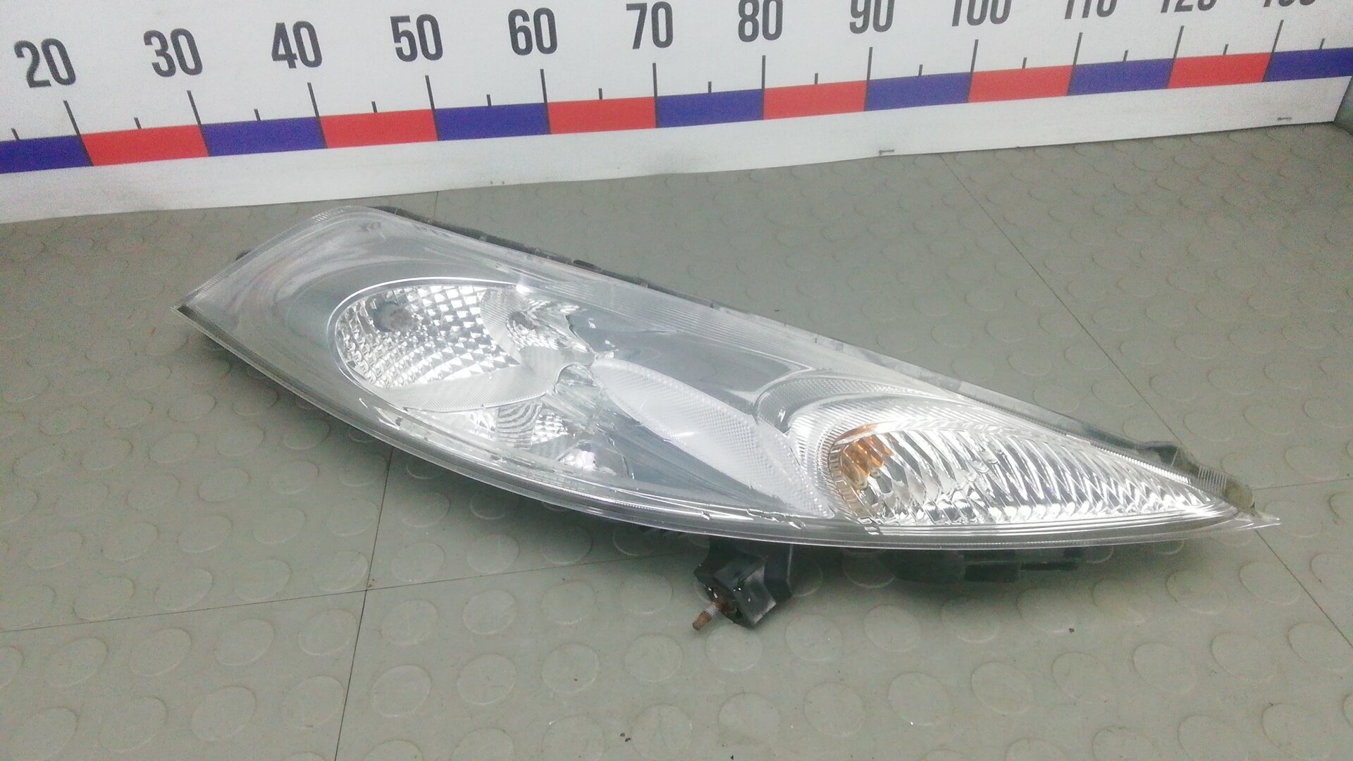 Фара правая NISSAN JUKE F15, Номер 261201KL0B