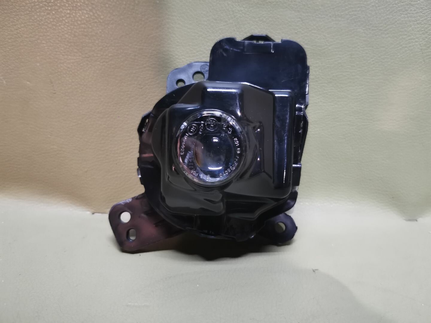 Фара противотуманная правая LED для Mazda 6 GJ (2015-18гг) AD06-M615-003DR