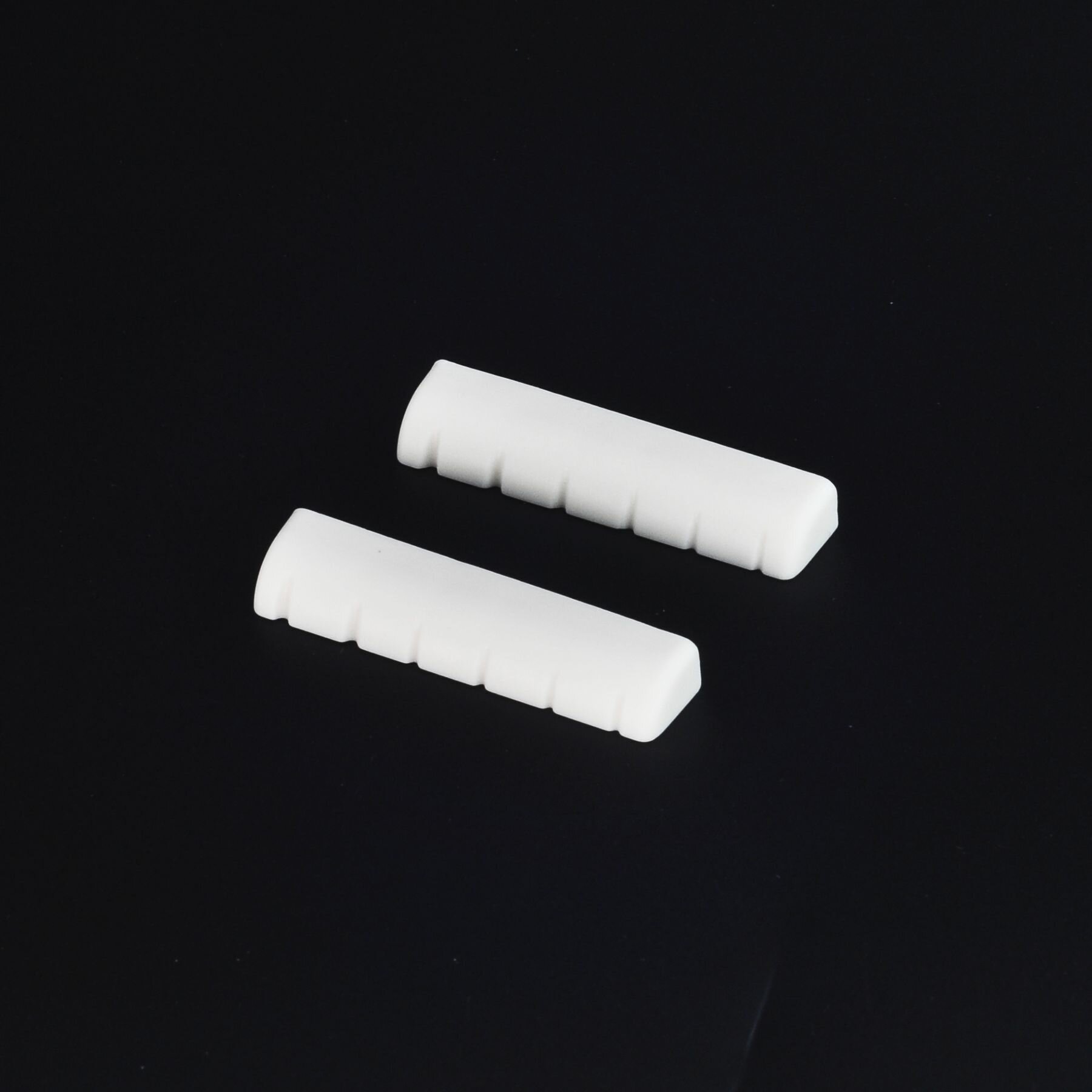 Верхний порожек для акустической гитары, белый,43х9,5х6мм- 2 штуки