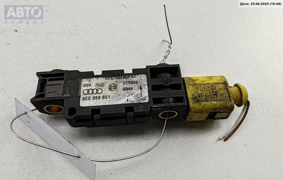 Датчик удара (Airbag) Audi A4 B6 (2001-2004)