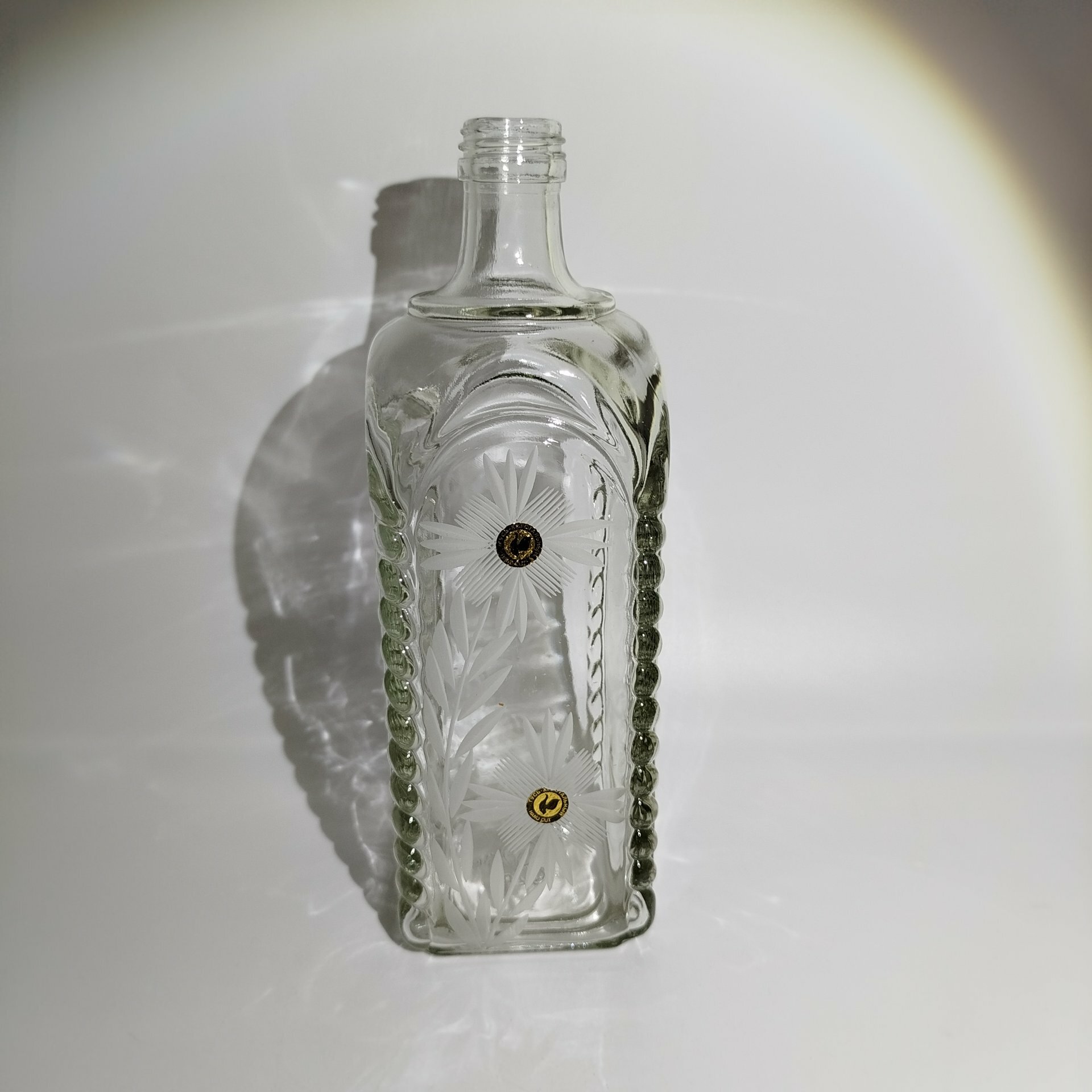 Штоф (бутылка) "Башня" с цветочным декором, стекло, гравировка