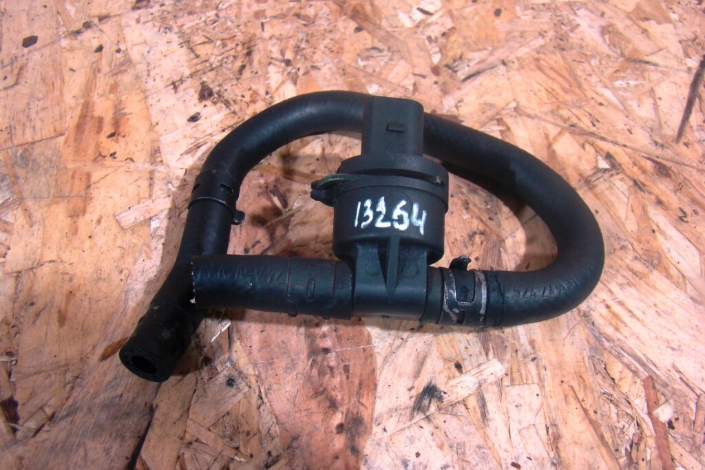 VW Passat B6 Датчик температуры топлива 038906081G