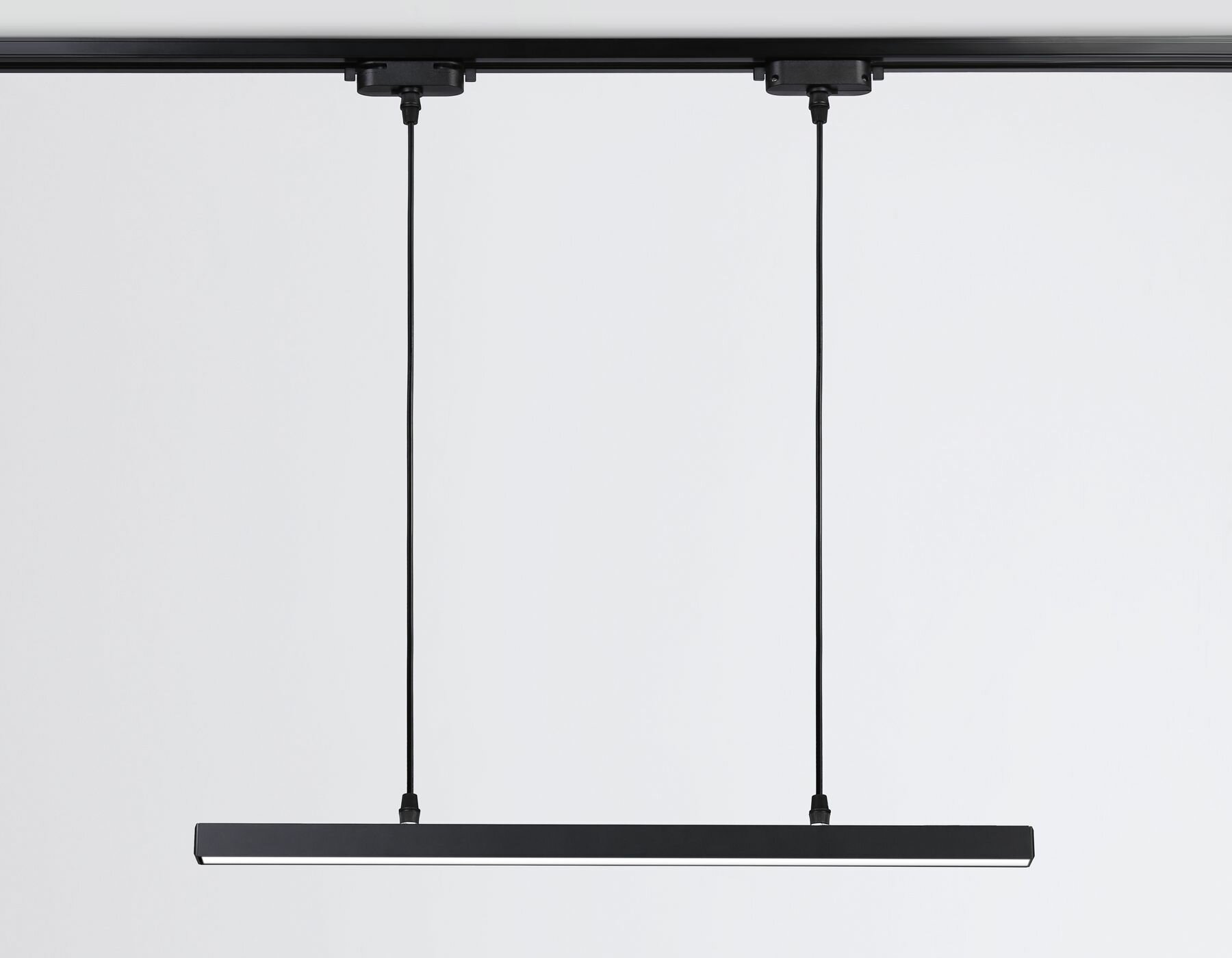 Трековый однофазный подвесной светодиодный светильник LED 24W 4200K 600*22*1025, черный