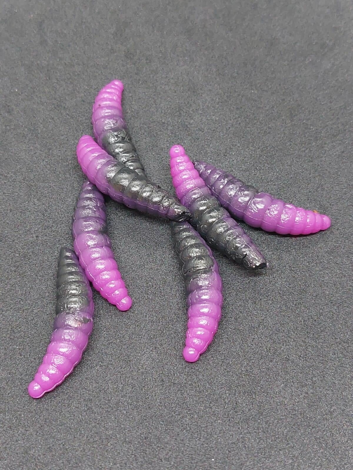 Форелевая силиконовая приманка Maggot 1.6. 38 мм. Черный фиолетовый
