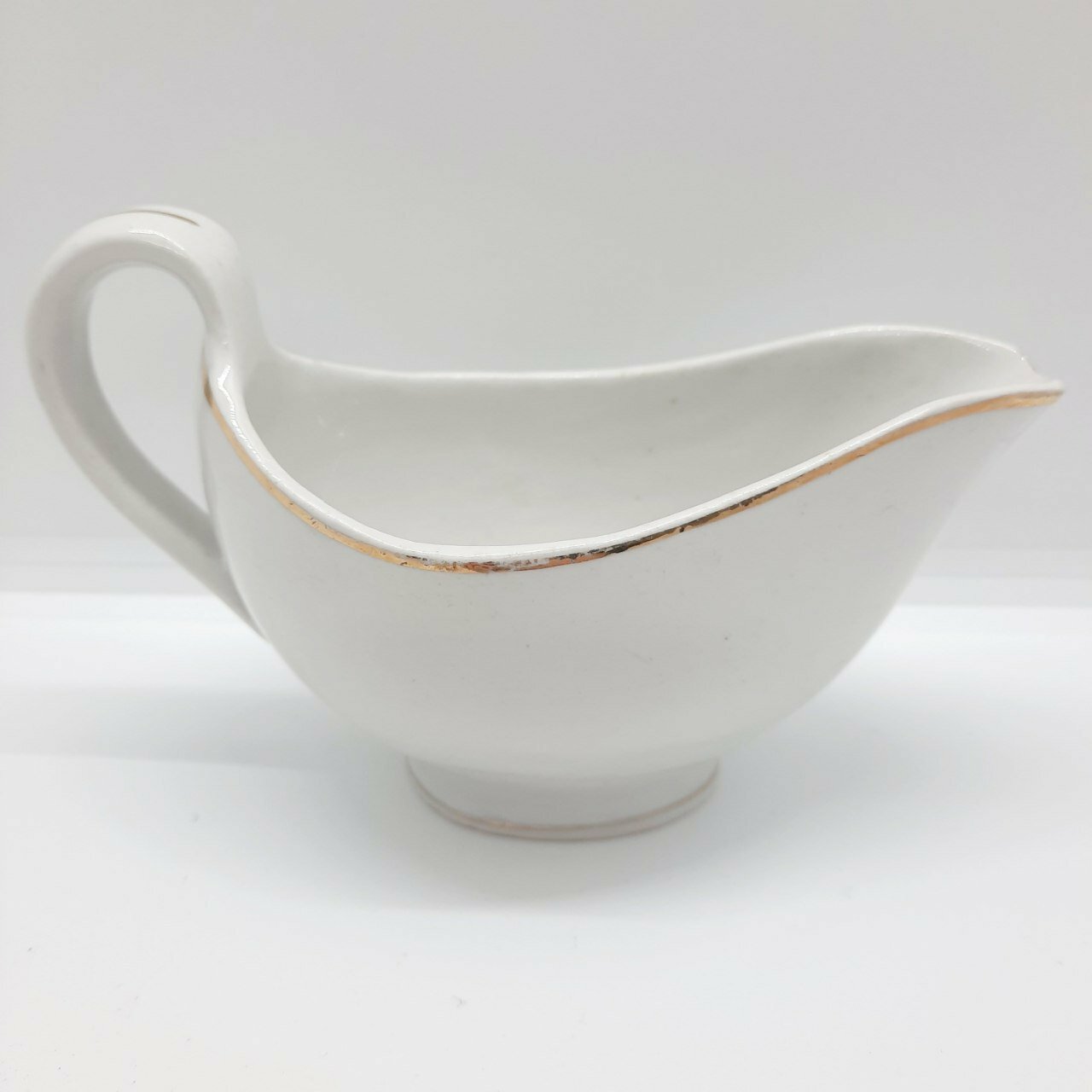 Соусник с золотым кантом, фаянс, золочение, Товарищество М. С. Кузнецова