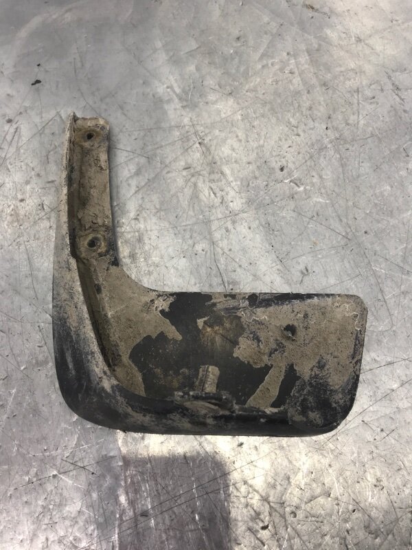 Брызговик задний левый Nissan Tiida C11 HR16