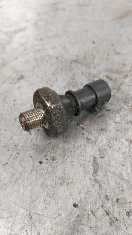 Датчик давления масла Opel Astra GTC L08 Z16XER 2004 (б/у) 55354325