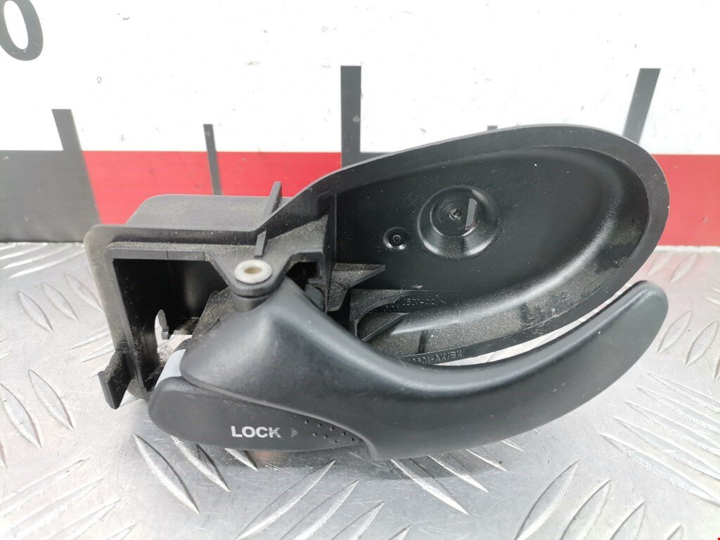 Ручка двери внутренняя передняя левая Ford Focus 1 XS41A22601AK арт. 1761084