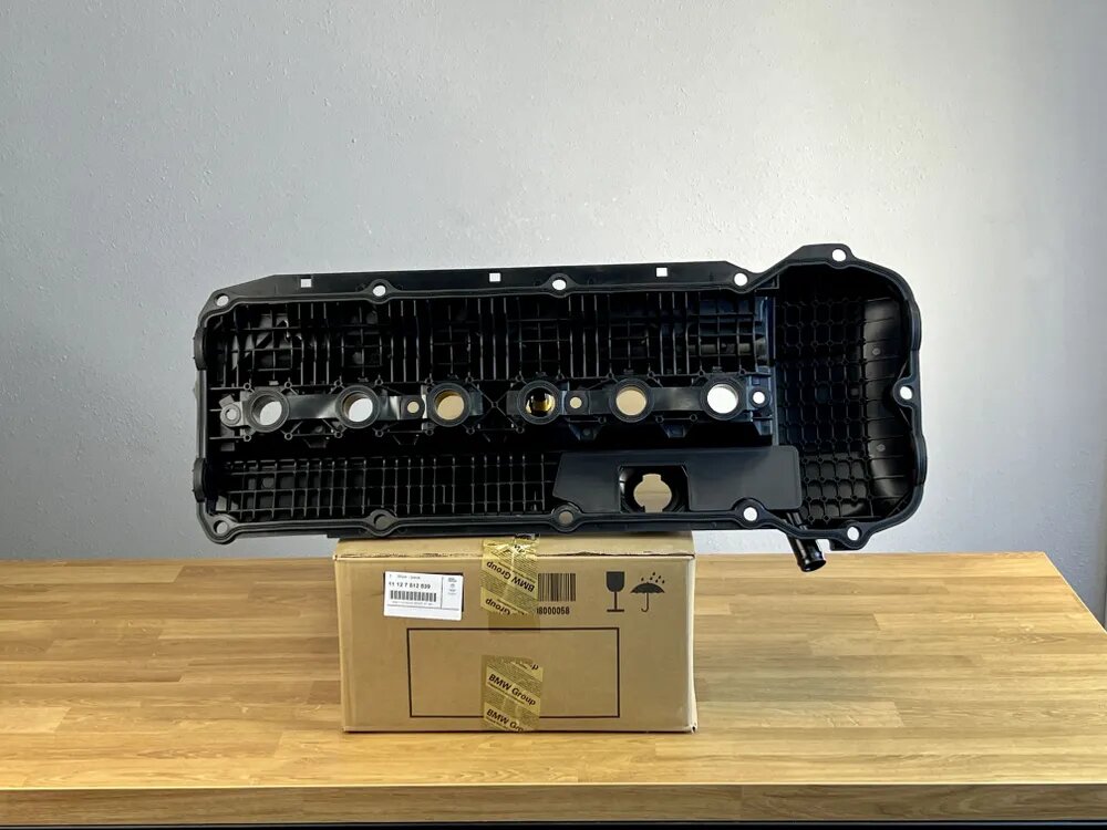 Клапанная крышка головки блока цилиндров BMW ОЕМ 11127512839