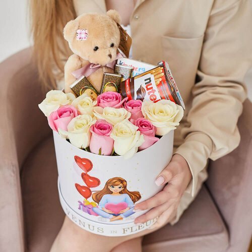 Букет Venus in Fleurs "Детский №30", роза кустовая, орхидея, подарочная коробка