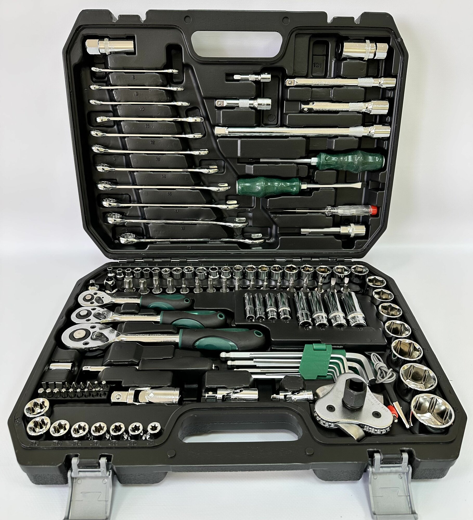 Набор инструментов автомобильный 121 предмет