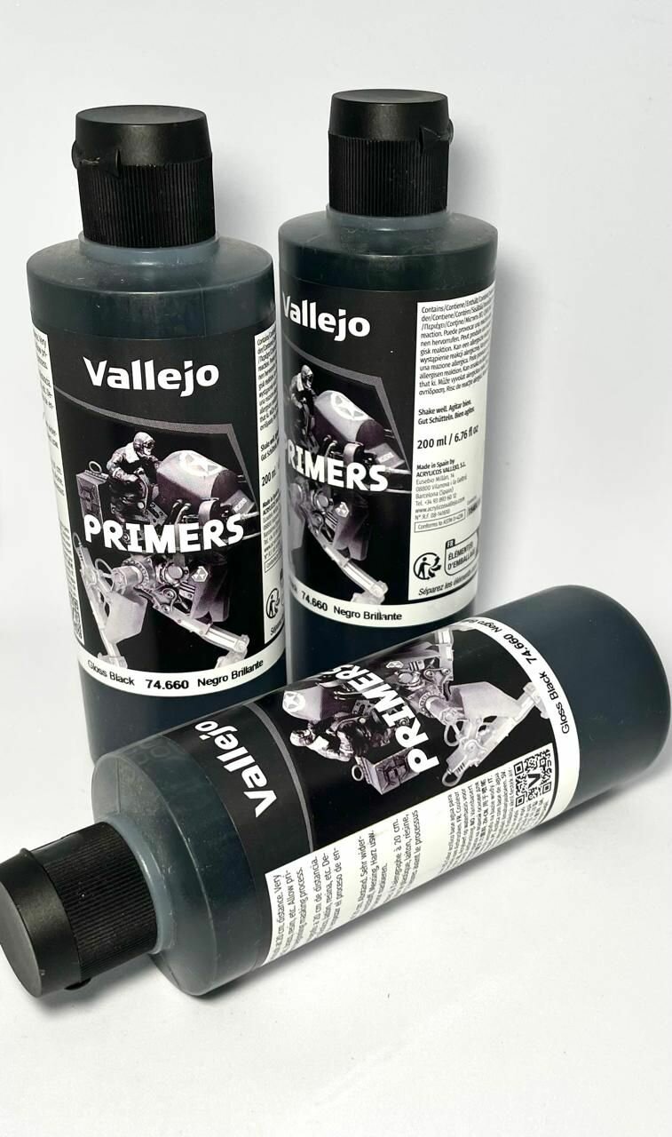 74660 Vallejo Surface Gloss Black Primer Глянцевый чёрный грунт 200 мл.