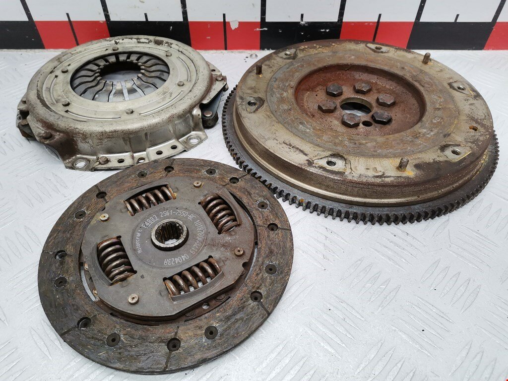 Маховик (демпфер сцепления) Ford Fiesta 5 96MM6375AH арт. 1684977