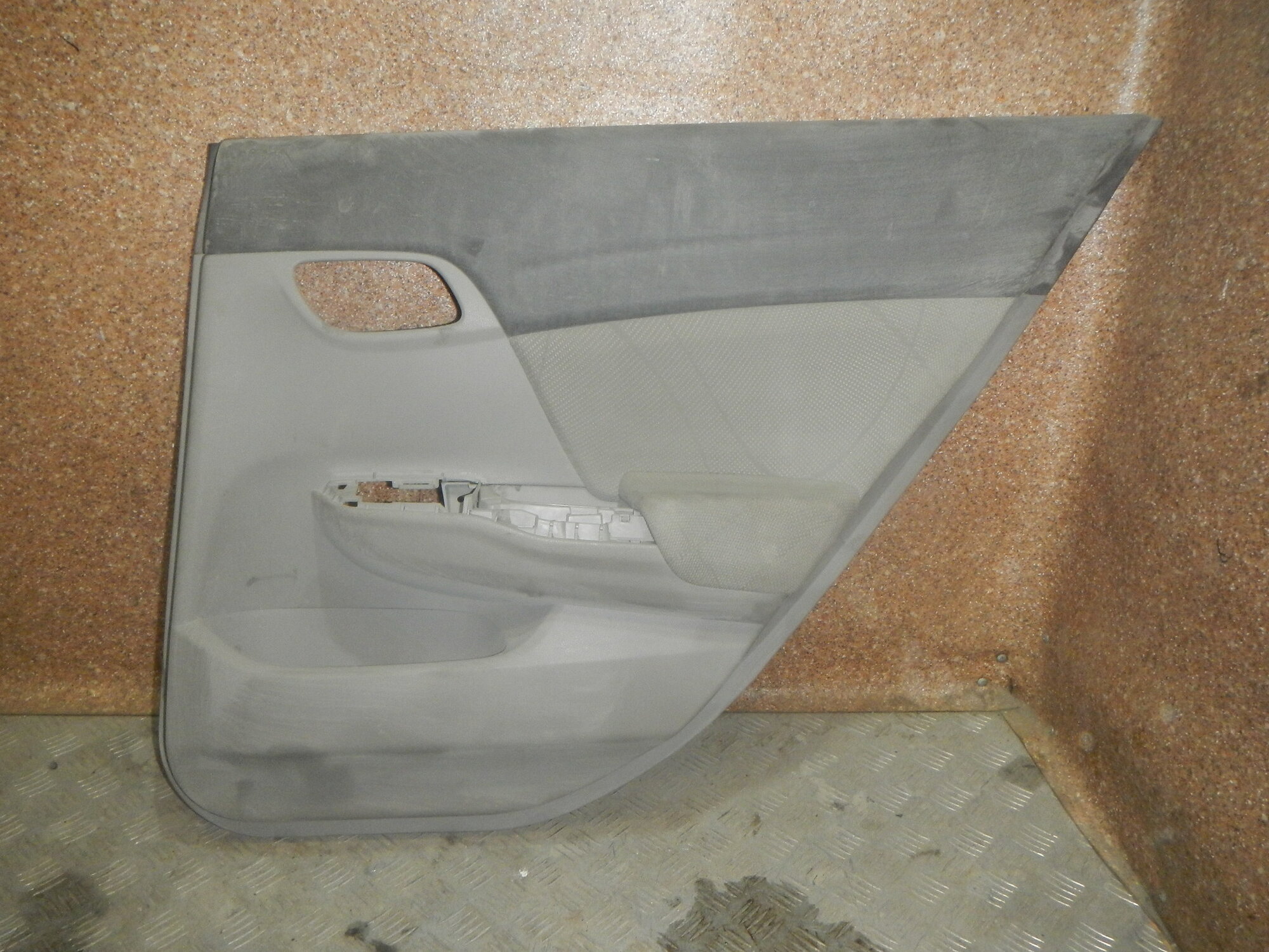 Б/У Обшивка двери задней правой, Honda (Хонда)-CIVIC 4D (12-16) HONDA CIVIC 4D (12-16) Грязная. 547021 HONDA арт. 83700TR0A