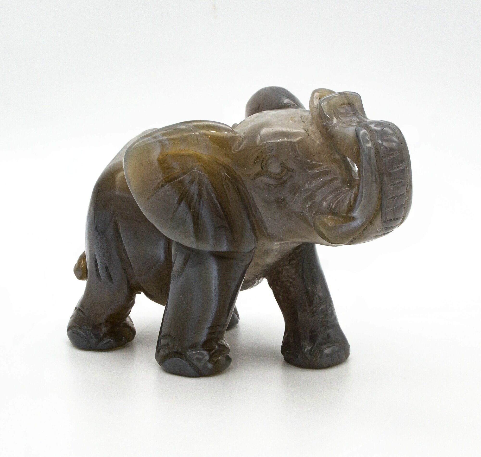 Статуэтка слона из агата со щеткой 245г