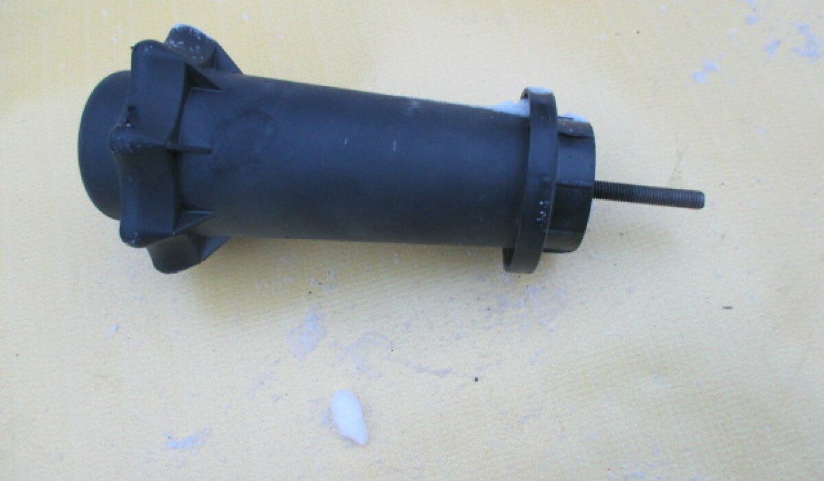 Болт крепления запасного колеса Passat (B5) Volkswagen 3B9803899A