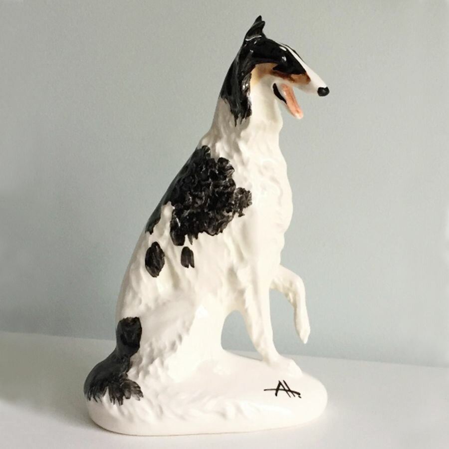 Фаянсовая скульптура Борзая черно-пегая